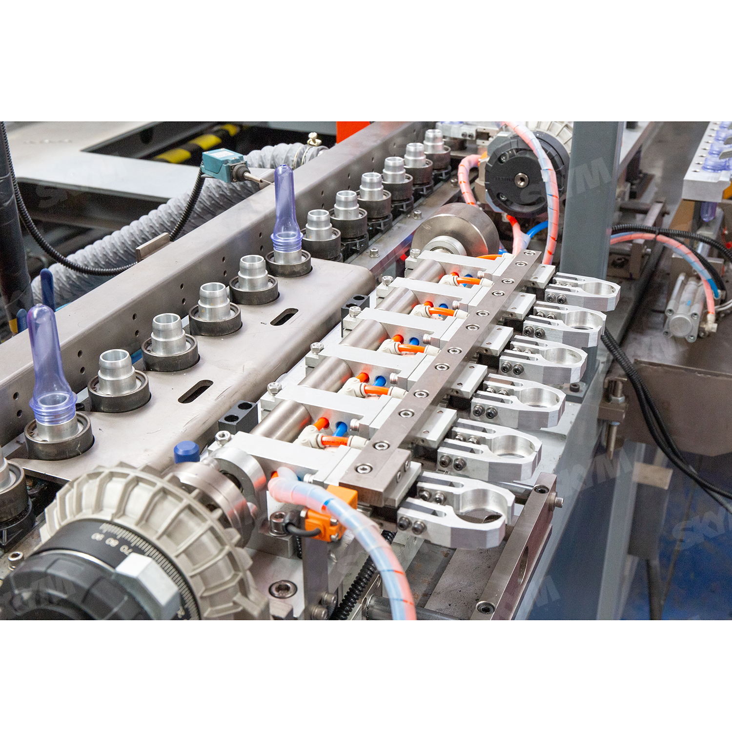 Industrial Beverage Production Line PET Bottles Blow Molding Machine ...